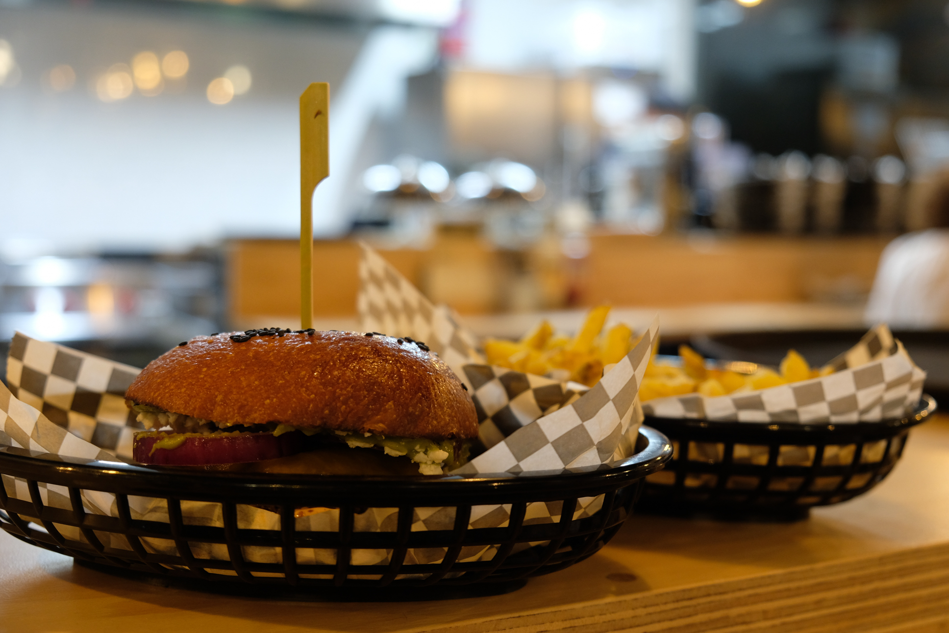 R as in Rico: Raimundo Burgers and Fries - Estilo Palma